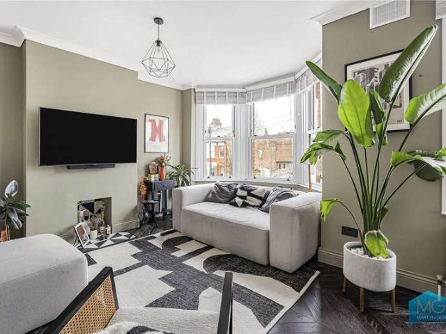 2 Bedroom Maisonette Flat