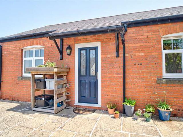 2 Bedroom Maisonette Flat