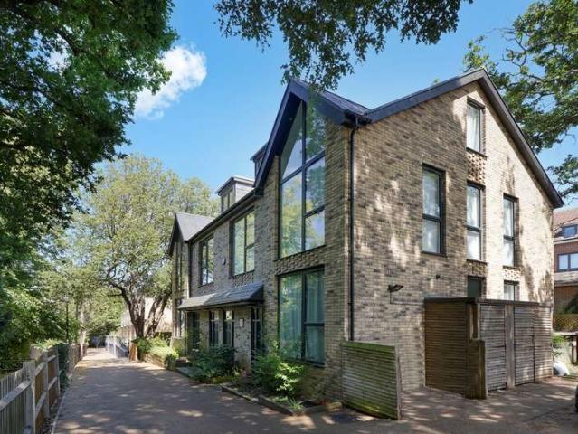 2 Bedroom Maisonette Flat