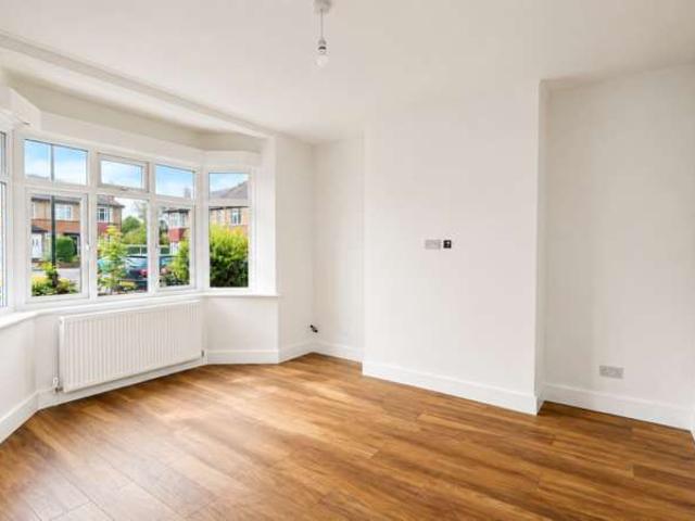 2 Bedroom Maisonette Flat
