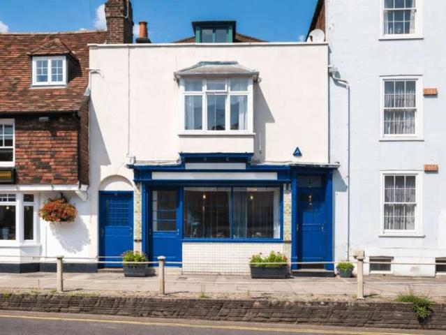 2 Bedroom Maisonette Flat