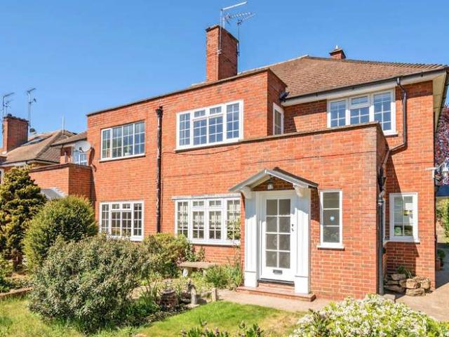 2 Bedroom Maisonette Flat