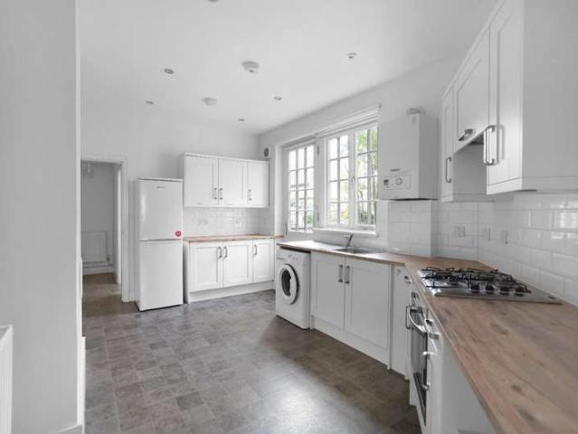 2 Bedroom Maisonette Flat