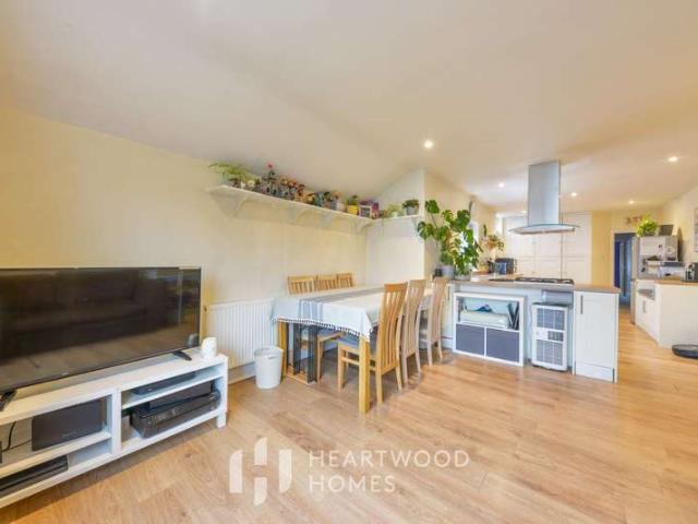 2 Bedroom Maisonette Flat