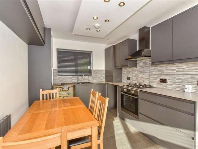 2 Bedroom Maisonette Flat