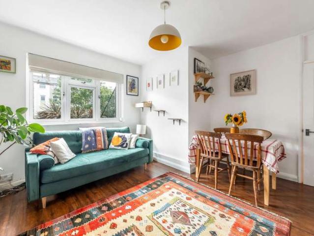 2 Bedroom Maisonette Flat