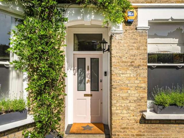 2 Bedroom Maisonette Flat