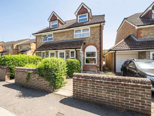 2 Bedroom Maisonette Flat