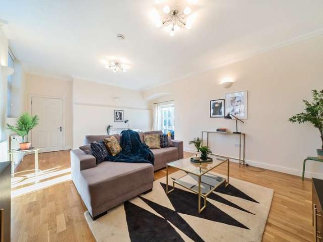 2 Bedroom Maisonette Flat