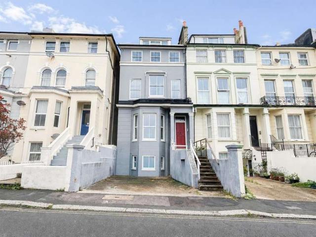 2 Bedroom Maisonette Flat