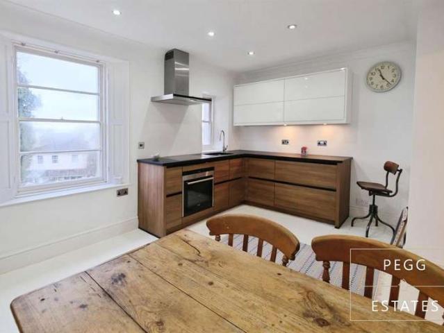 2 Bedroom Maisonette Flat