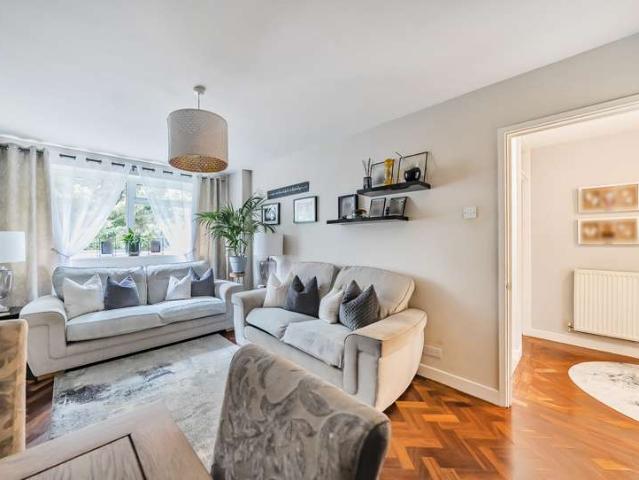 2 Bedroom Maisonette Flat