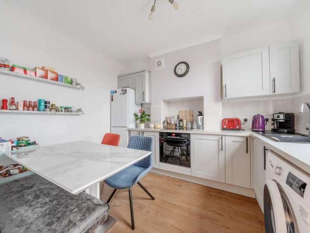 2 Bedroom Maisonette Flat