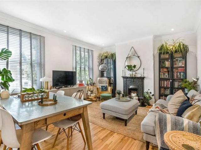 2 Bedroom Maisonette Flat