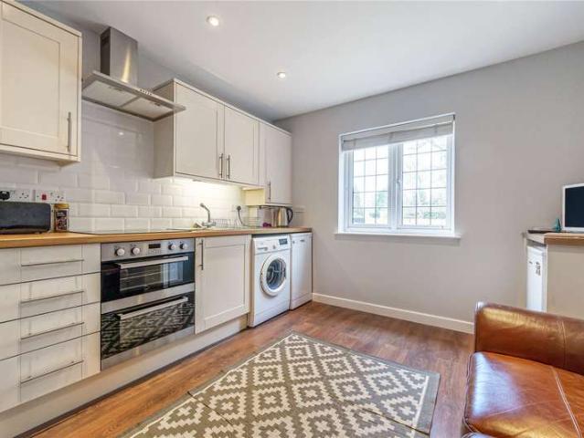 2 Bedroom Maisonette Flat