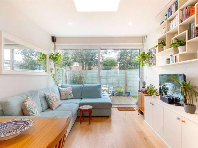 2 Bedroom Maisonette Flat