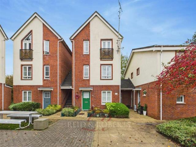 2 Bedroom Maisonette Flat