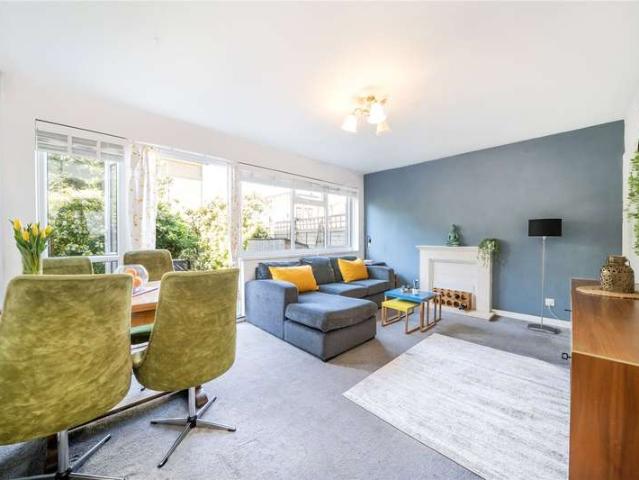 2 Bedroom Maisonette Flat