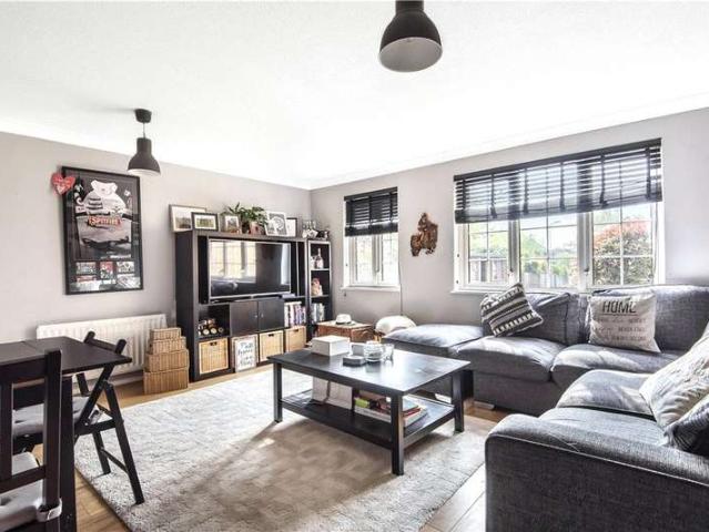 2 Bedroom Maisonette Flat