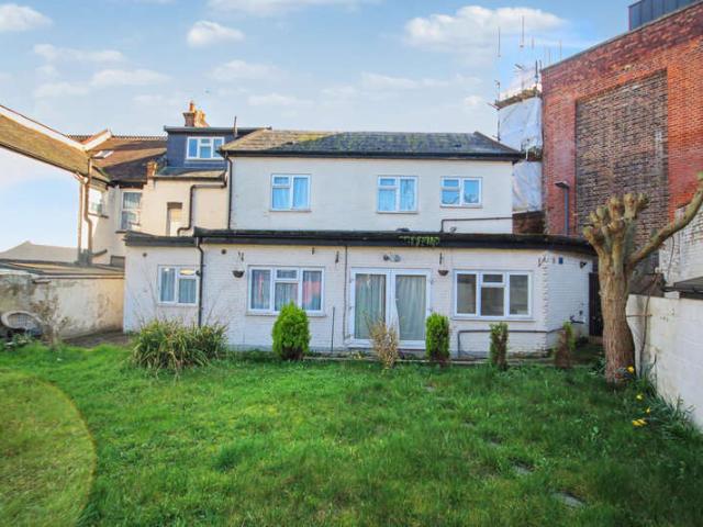 2 Bedroom Maisonette Flat