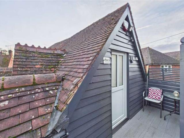 2 Bedroom Maisonette Flat