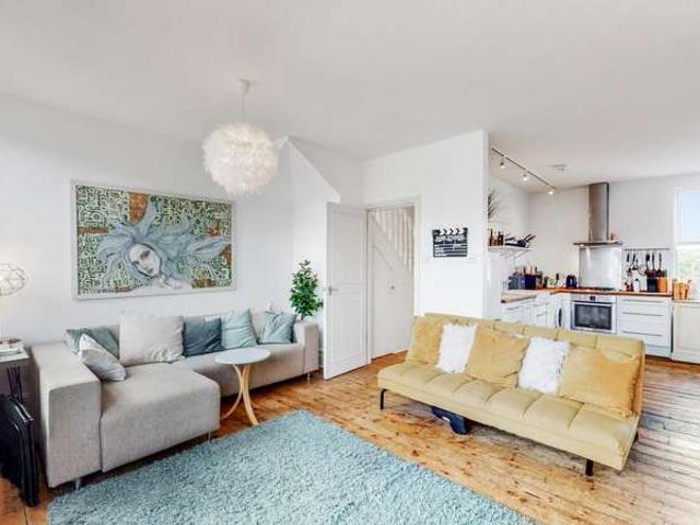 2 Bedroom Maisonette Flat
