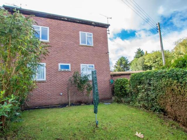 2 Bedroom Maisonette Flat