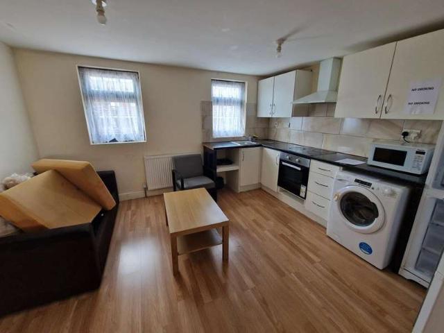 2 Bedroom Maisonette Flat
