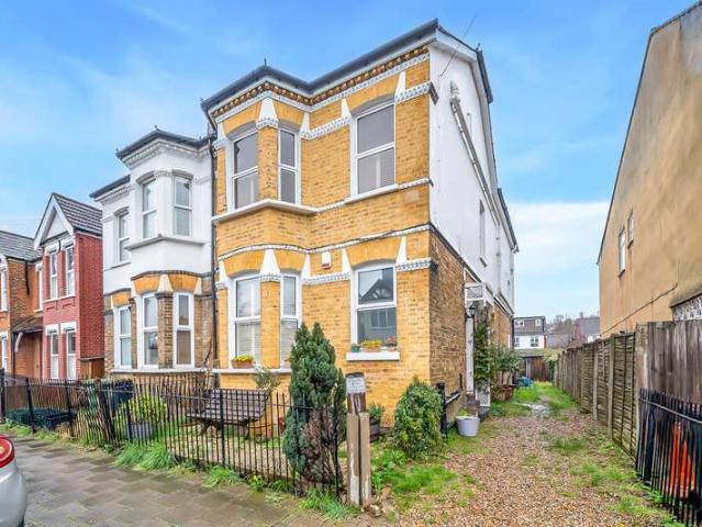 2 Bedroom Maisonette Flat