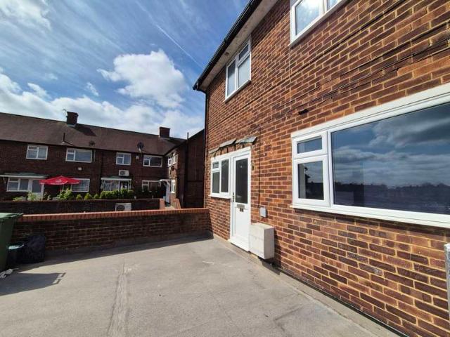 2 Bedroom Maisonette Flat