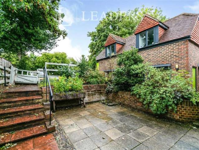 2 Bedroom Maisonette Flat