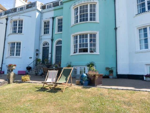 2 Bedroom Maisonette Flat