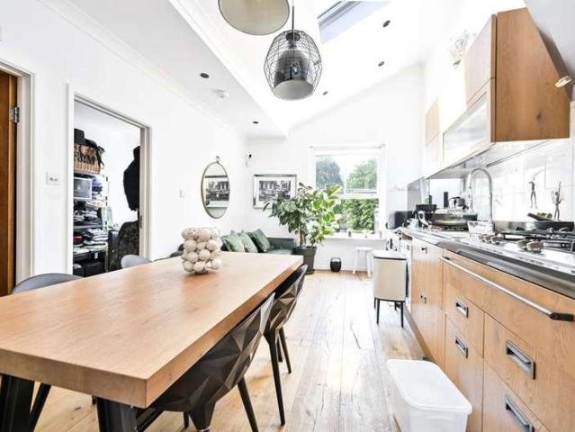 2 Bedroom Maisonette Flat