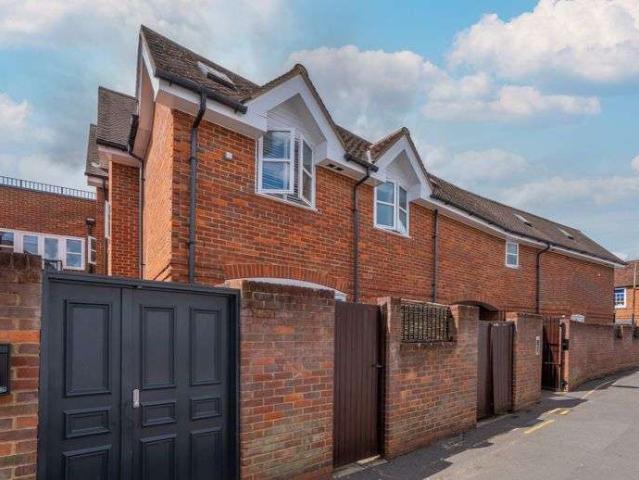 2 Bedroom Maisonette Flat