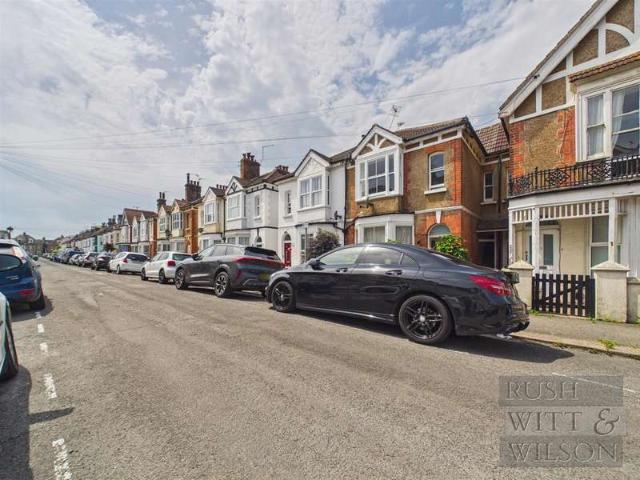 2 Bedroom Maisonette Flat