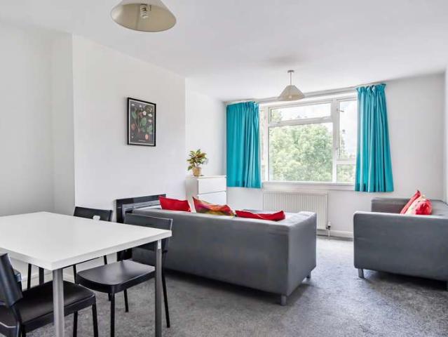 2 Bedroom Maisonette Flat