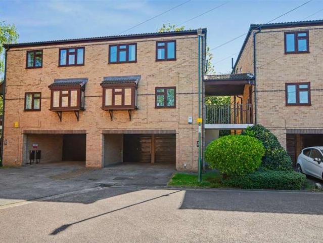 2 Bedroom Maisonette Flat