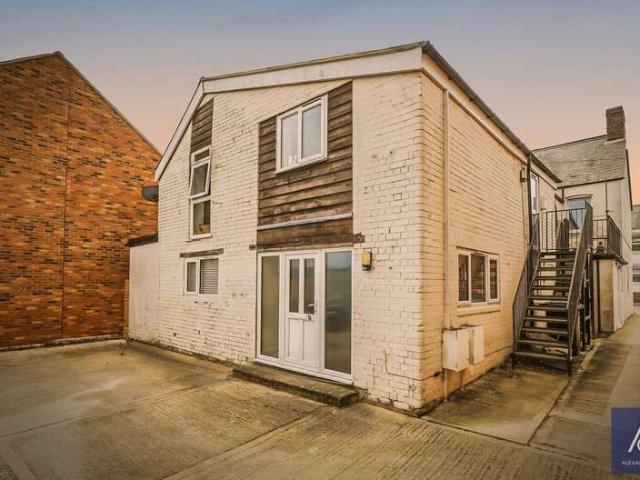 2 Bedroom Maisonette Flat