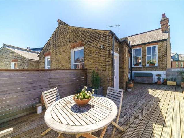 2 Bedroom Maisonette Flat