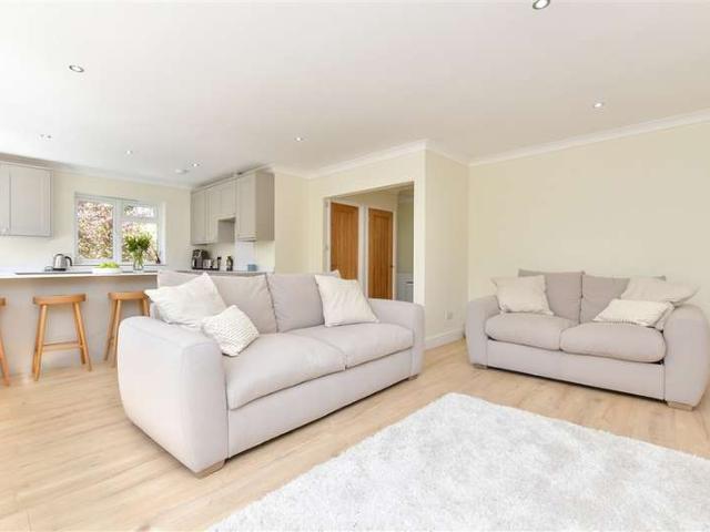 2 Bedroom Maisonette Flat