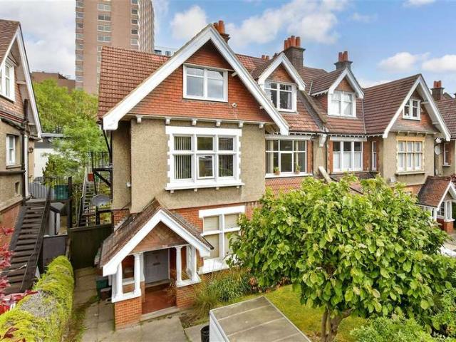 2 Bedroom Maisonette Flat