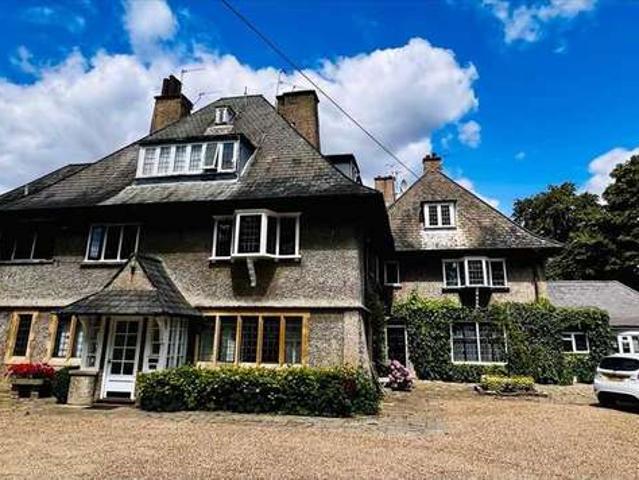 2 Bedroom Maisonette Flat