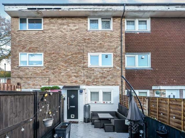 2 Bedroom Maisonette Flat