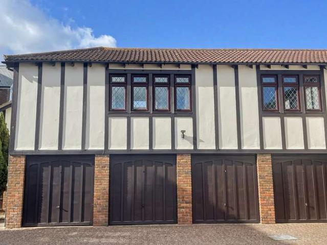 2 Bedroom Maisonette Flat