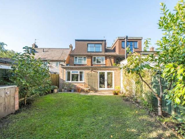 2 Bedroom Maisonette Flat