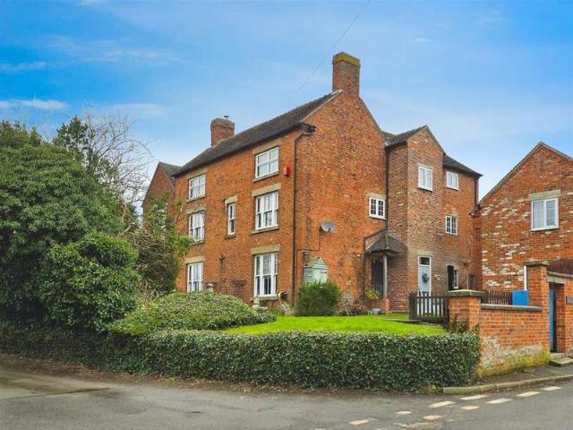 2 Bedroom Maisonette Flat