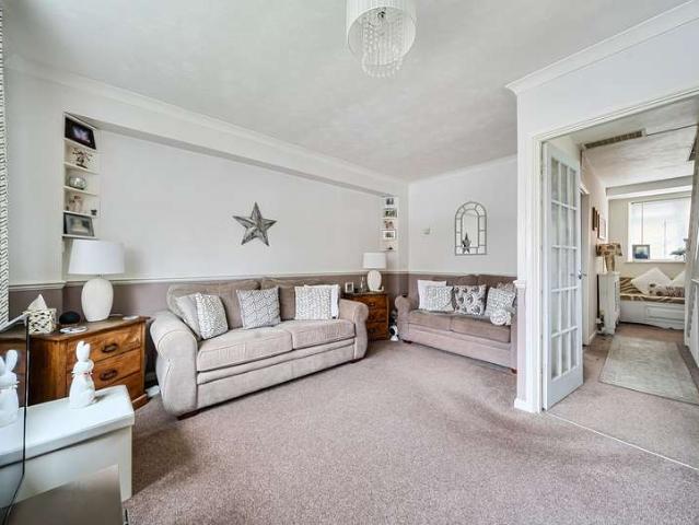 2 Bedroom Maisonette Flat