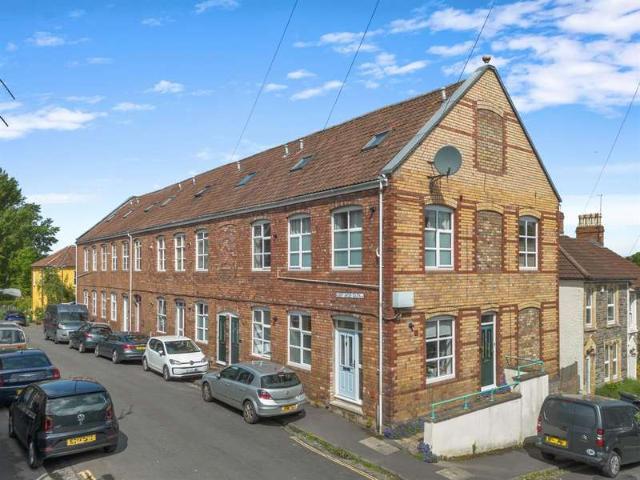 2 Bedroom Maisonette Flat