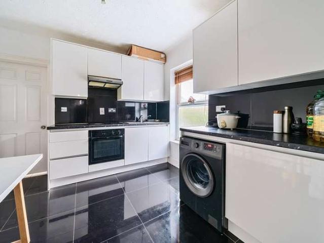 2 Bedroom Maisonette Flat