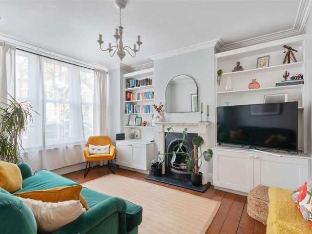 2 Bedroom Maisonette Flat